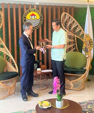 Consul General Hideaki MATSUO paid a courtesy call on Honorable Michael ...